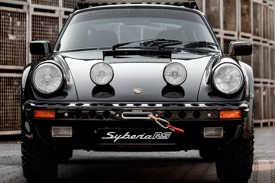 Porsche 911 Syberia RS foran