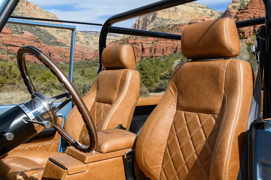 Desain upholsteri Ford Bronco Kustom kanggo kursi mobil