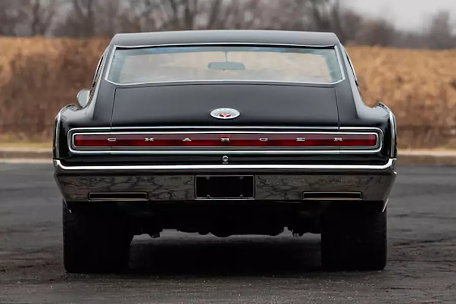 1967 Dodge Charger Resto tagasi