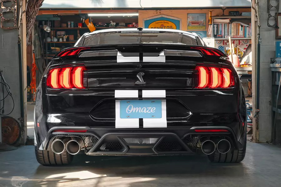 Ford Mustang Shelby GT500 nyuma