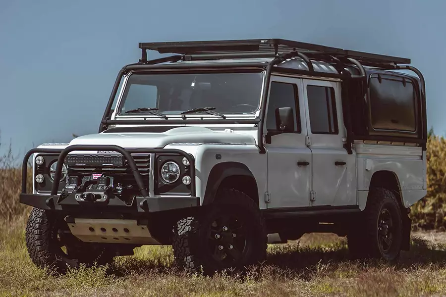 Land rover defender 130 expedition