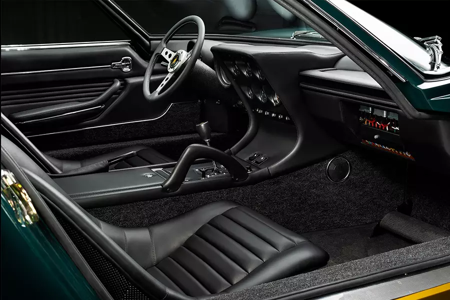 Deska rozdzielcza Lamborghini Miura i tapicerka foteli samochodowych