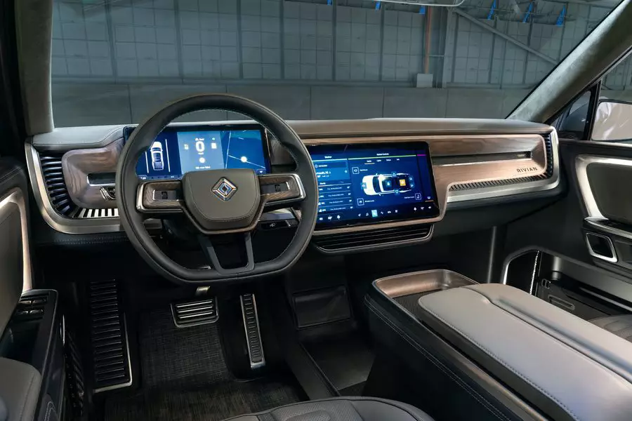 Rivian SUV familiana sy dashboard