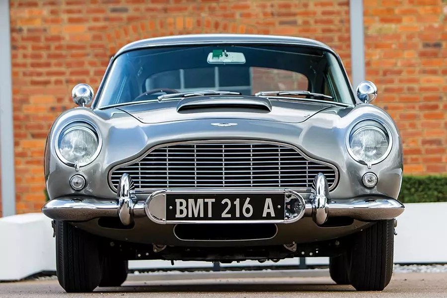 ទិដ្ឋភាពខាងមុខ Aston Martin ឡាន James Bond