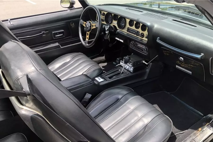 Burt Reynolds '1978 Pontiac Firebird Trans Am 'Bandit' interior