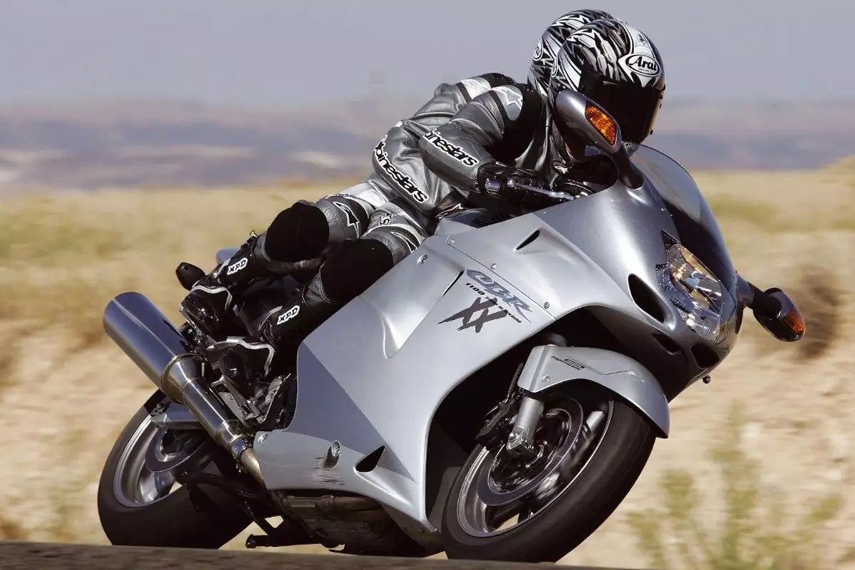 Та үнэхээр Honda CBR1100XX Super Blackbird худалдаж авах боломжтой дэлхийн хамгийн хурдан мотоциклууд