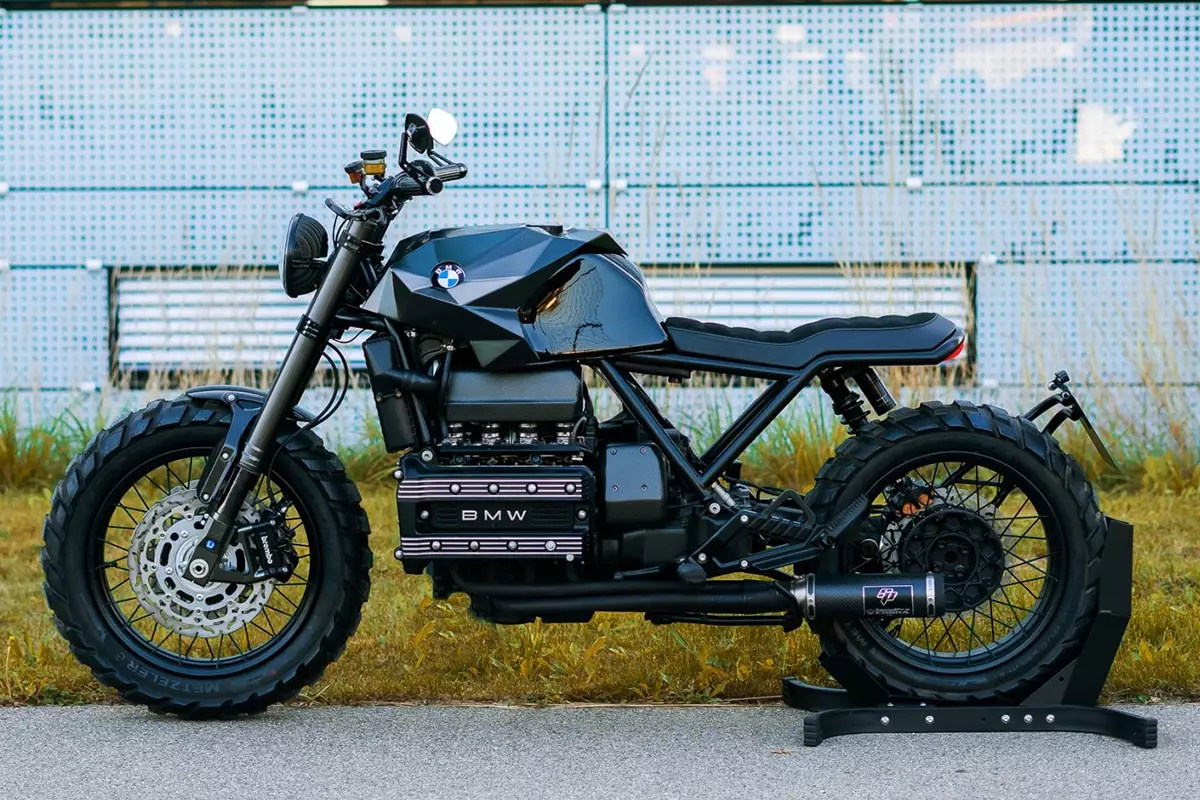 Crooked Motors Custom BMW K100 կողմը