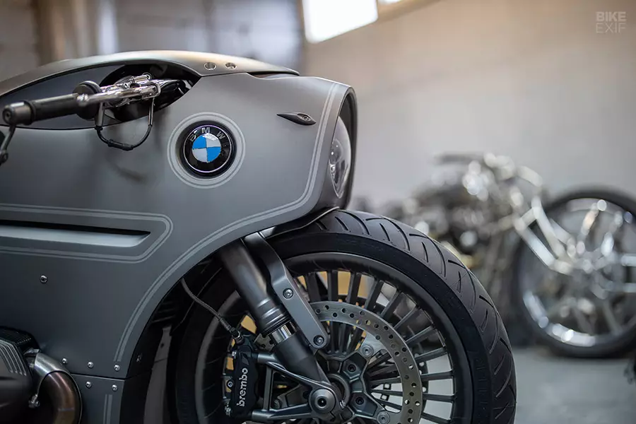 Ziller Qarajı BMW R9T Motosikletinin qabağı