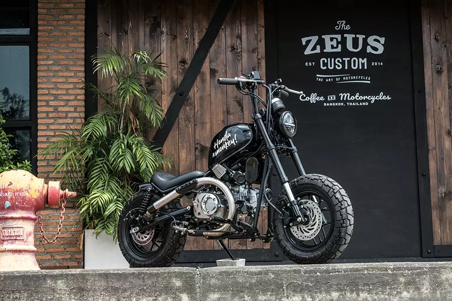 zeus Customize pak motosiklèt honda bò kote bilding lan