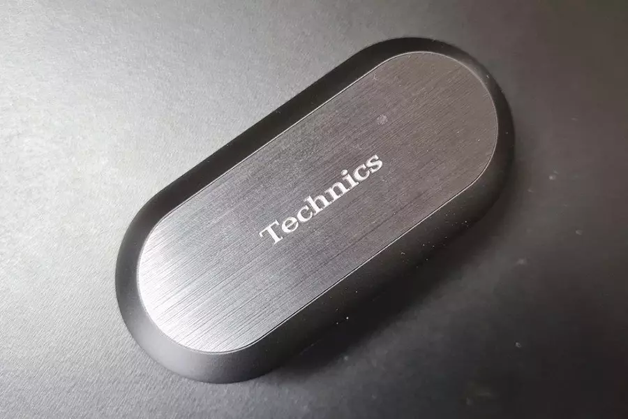 Кампанія Technics выпусціла чахол для сапраўдных бесправадных навушнікаў EAH-AZ70W