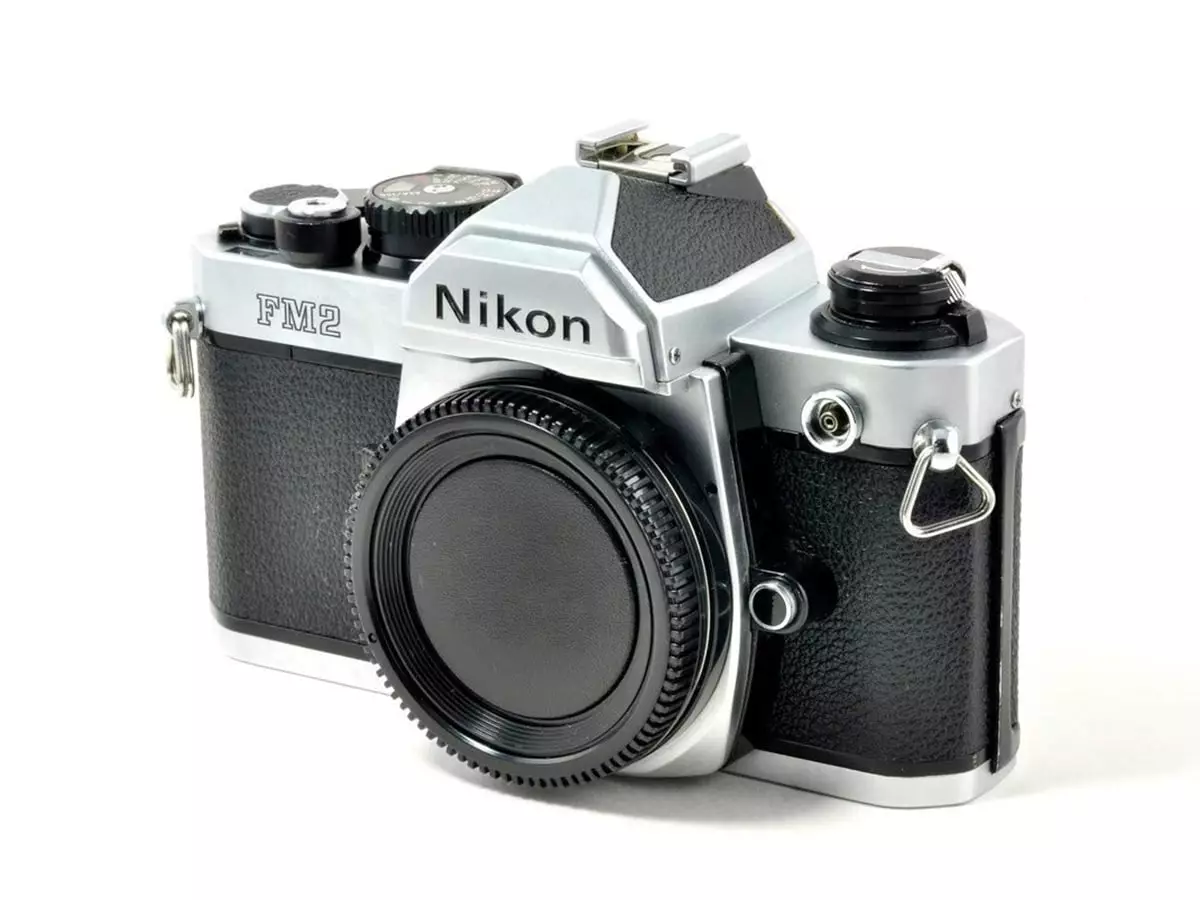 מצלמת סרט פוקוס ידנית של nikon fm2 slr