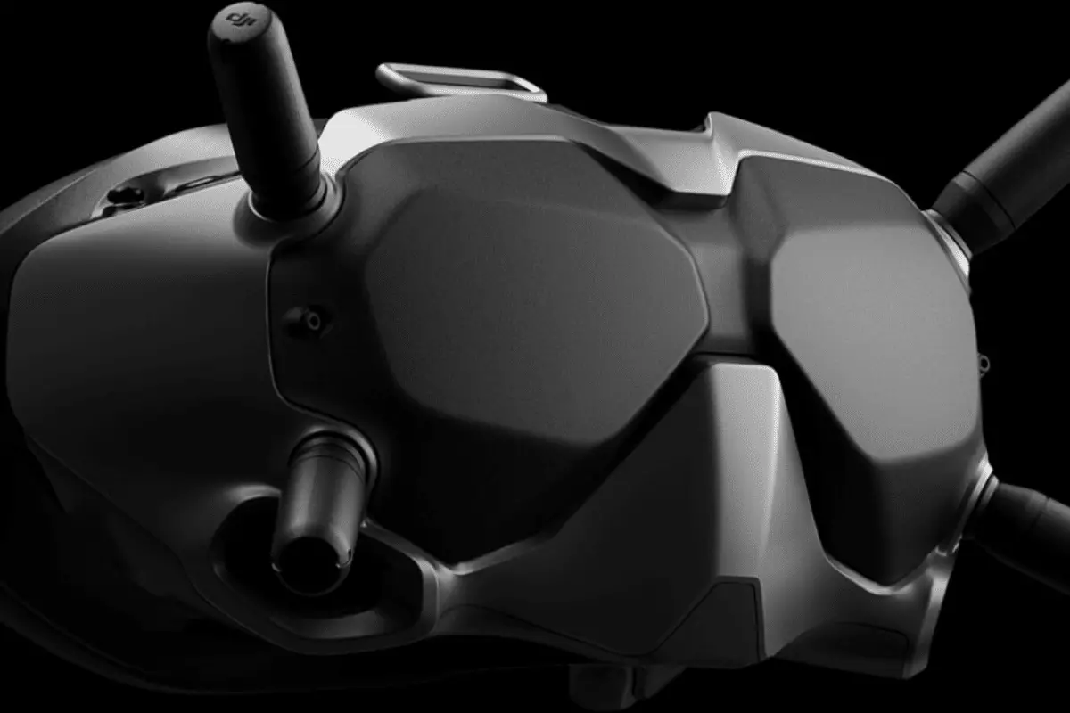 DJI's $2,000 FPV Drone A ƙarshe Ya Kai Sama 8586_1