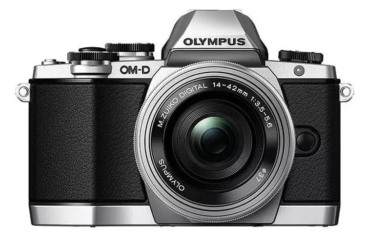 černý fotoaparát olympus om d e m10