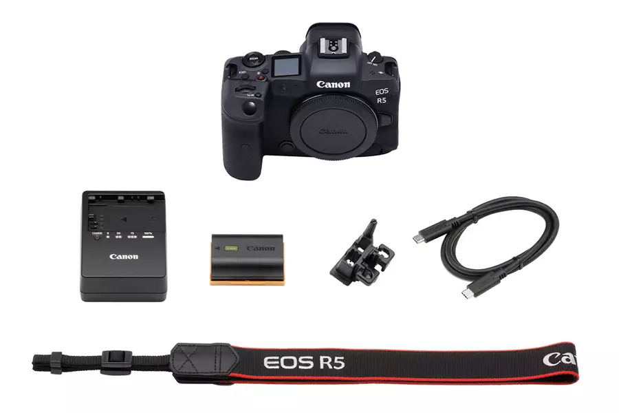 Canon Mirrorless EOS R5 com acessórios