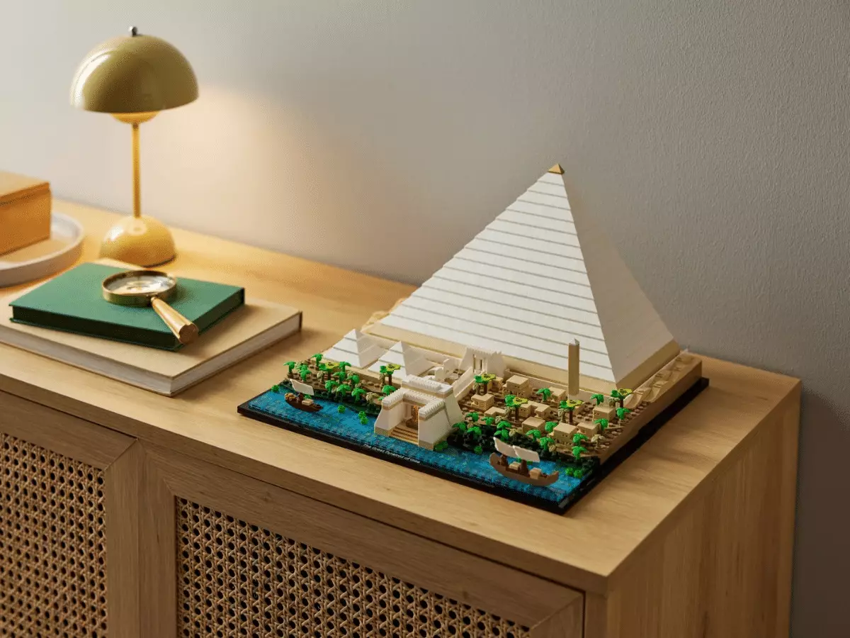 Lego-pyramide av giza mot vegg